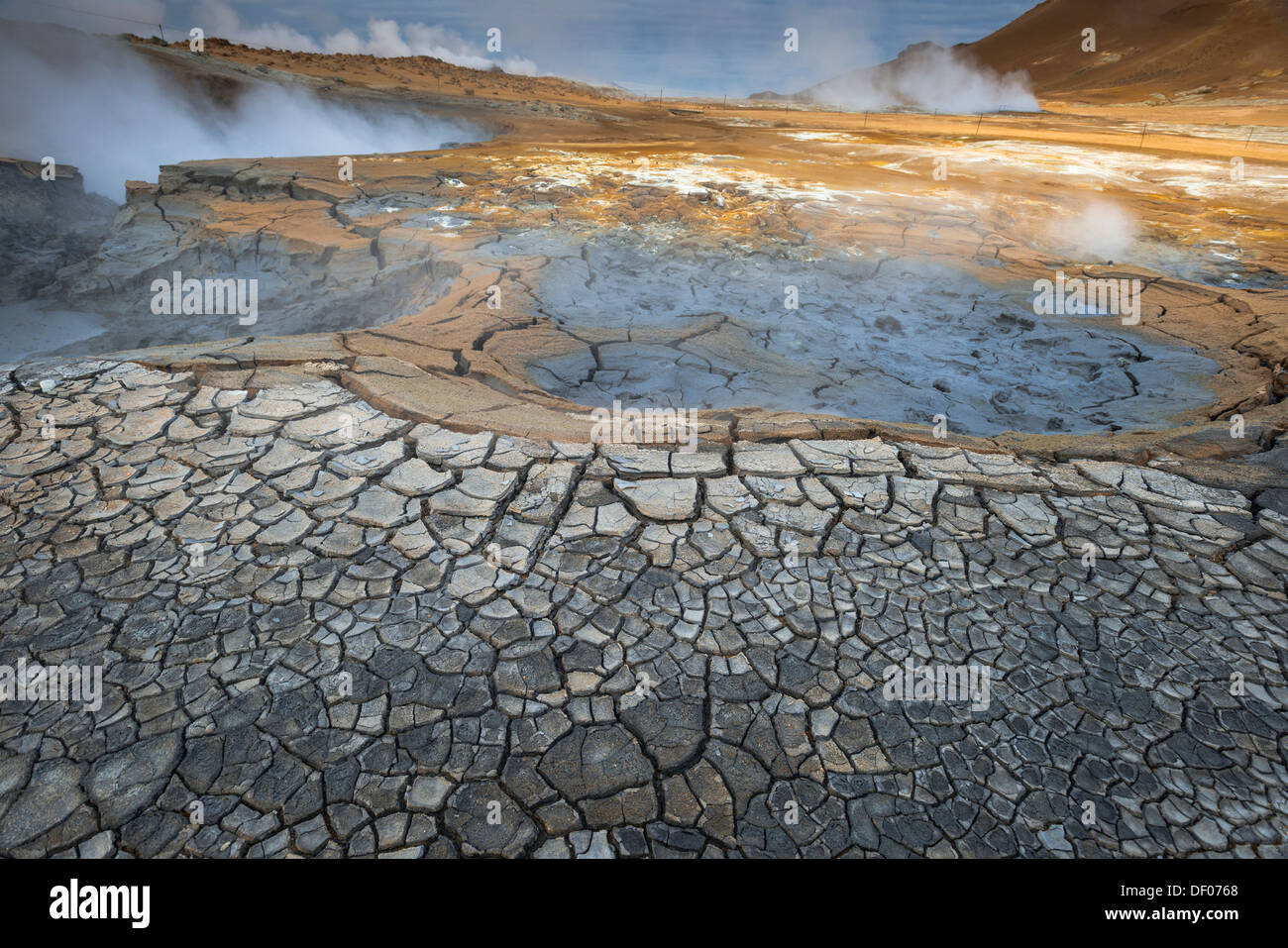 Sulfur pools hi-res stock photography and images - Alamy