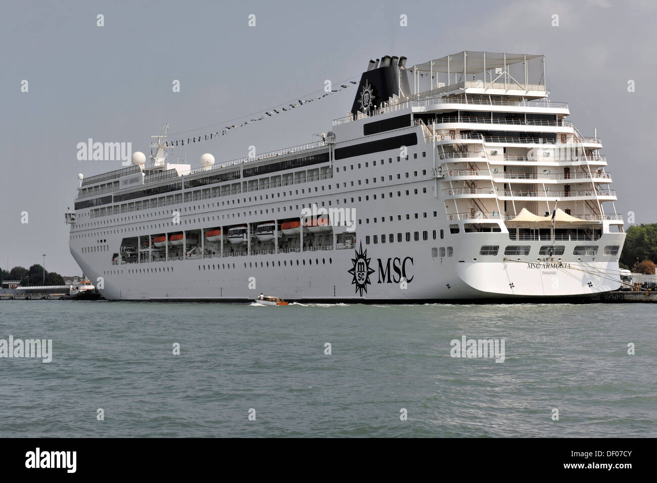 MSC Armonia, cruise ship, built in 2001, 251 metres, 1700 passengers ...