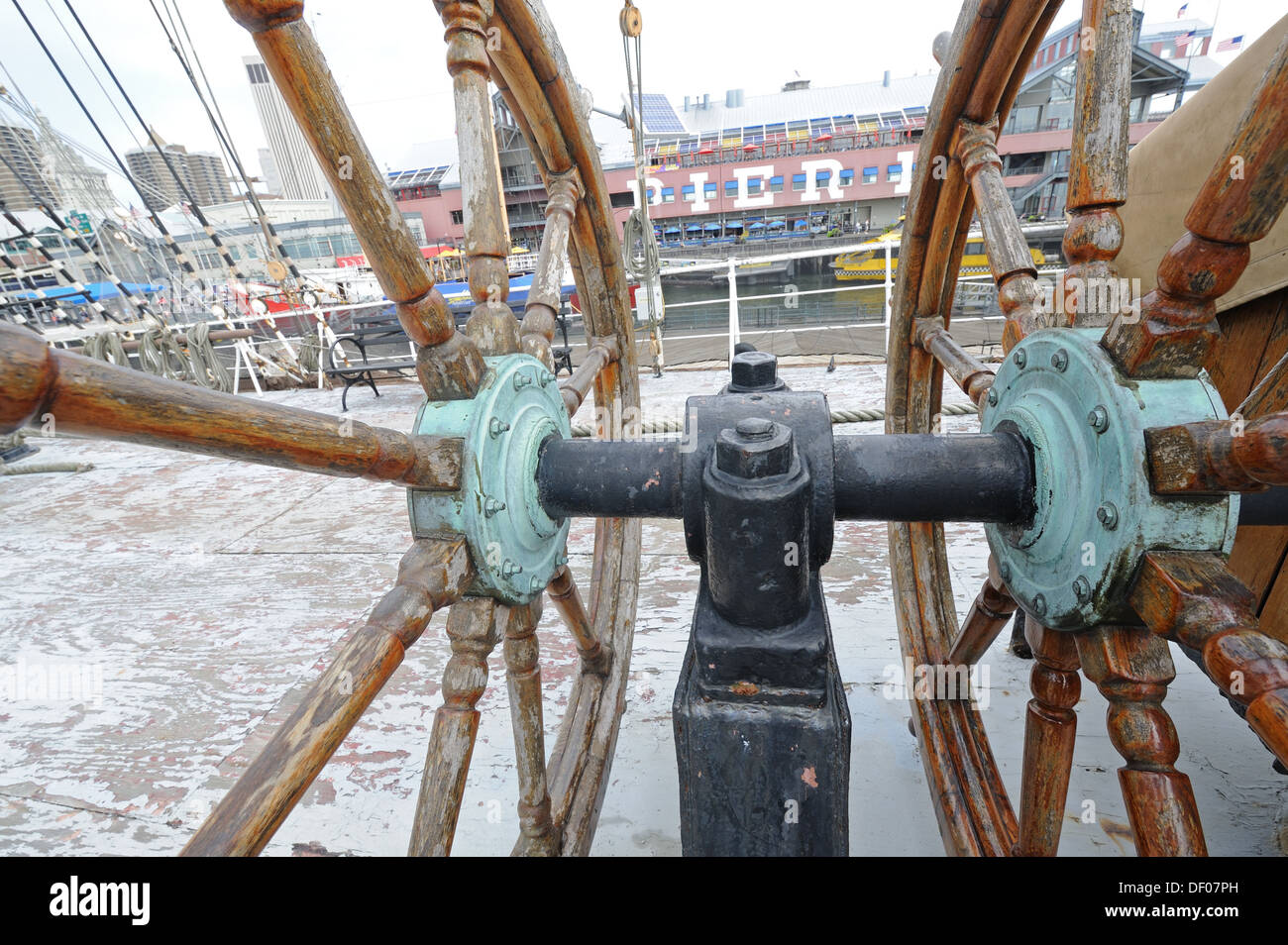 Ship wheel hi-res stock photography and images - Alamy