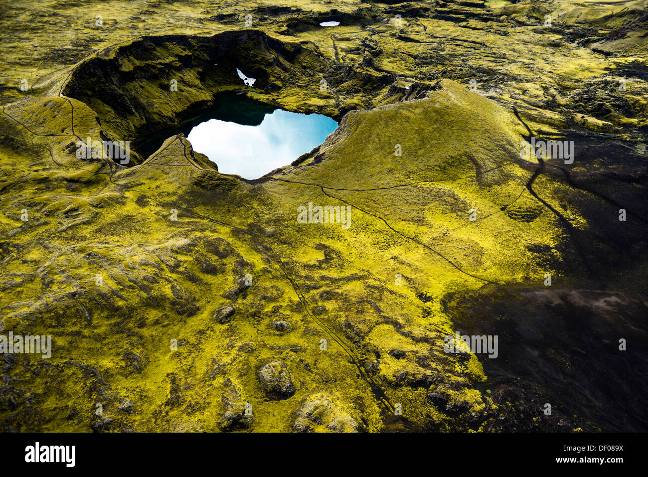 Crater lake reflections hi-res stock photography and images - Alamy