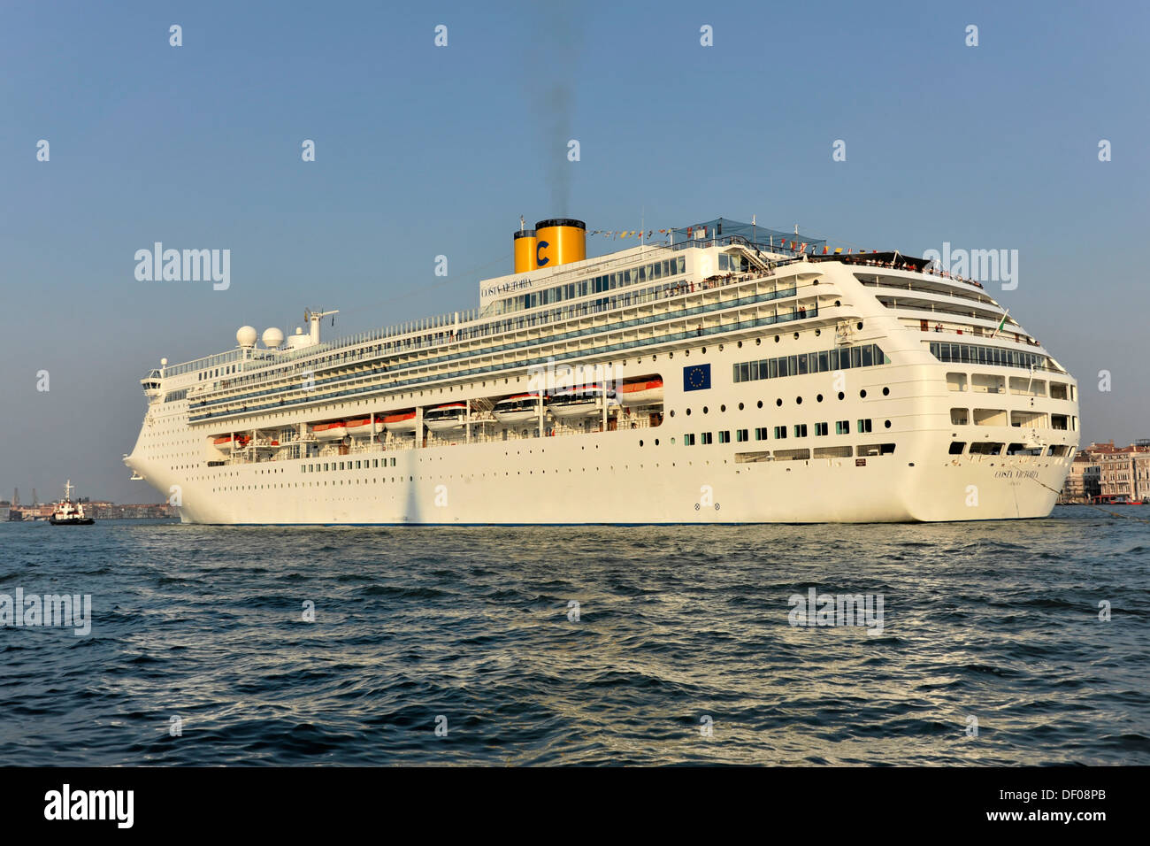 Costa Victoria, cruise ship, built in 1996, 252.5 m, 2370 passengers ...