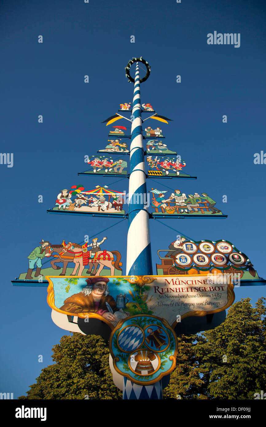 Maypole on Viktualienmarkt, food market square in Munich, Bavaria ...