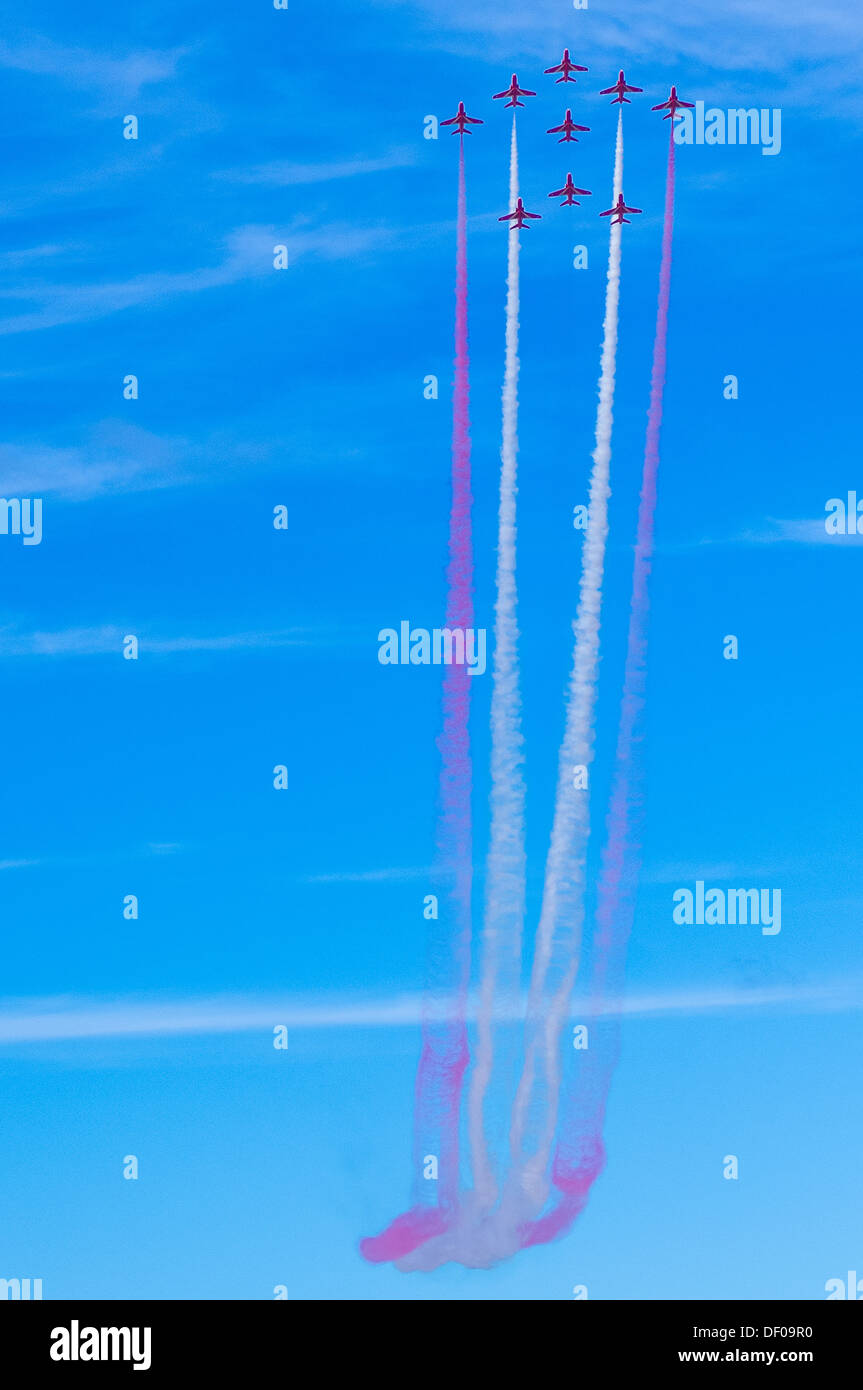 Shot with arrows hi-res stock photography and images - Alamy