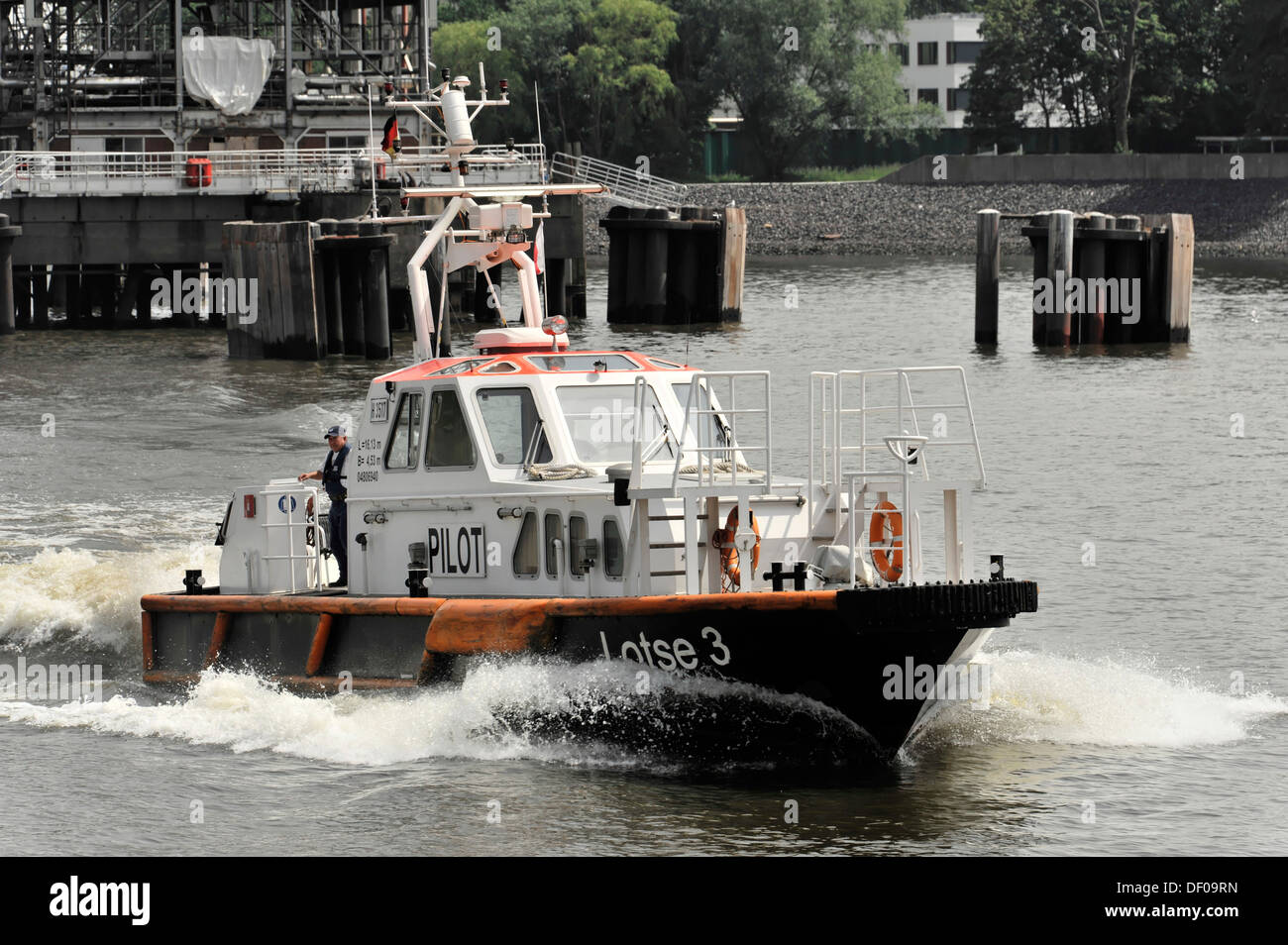 Pilot boat, Lotse 3, Elbe river, Finkenwerder, on call, Port of Hamburg ...