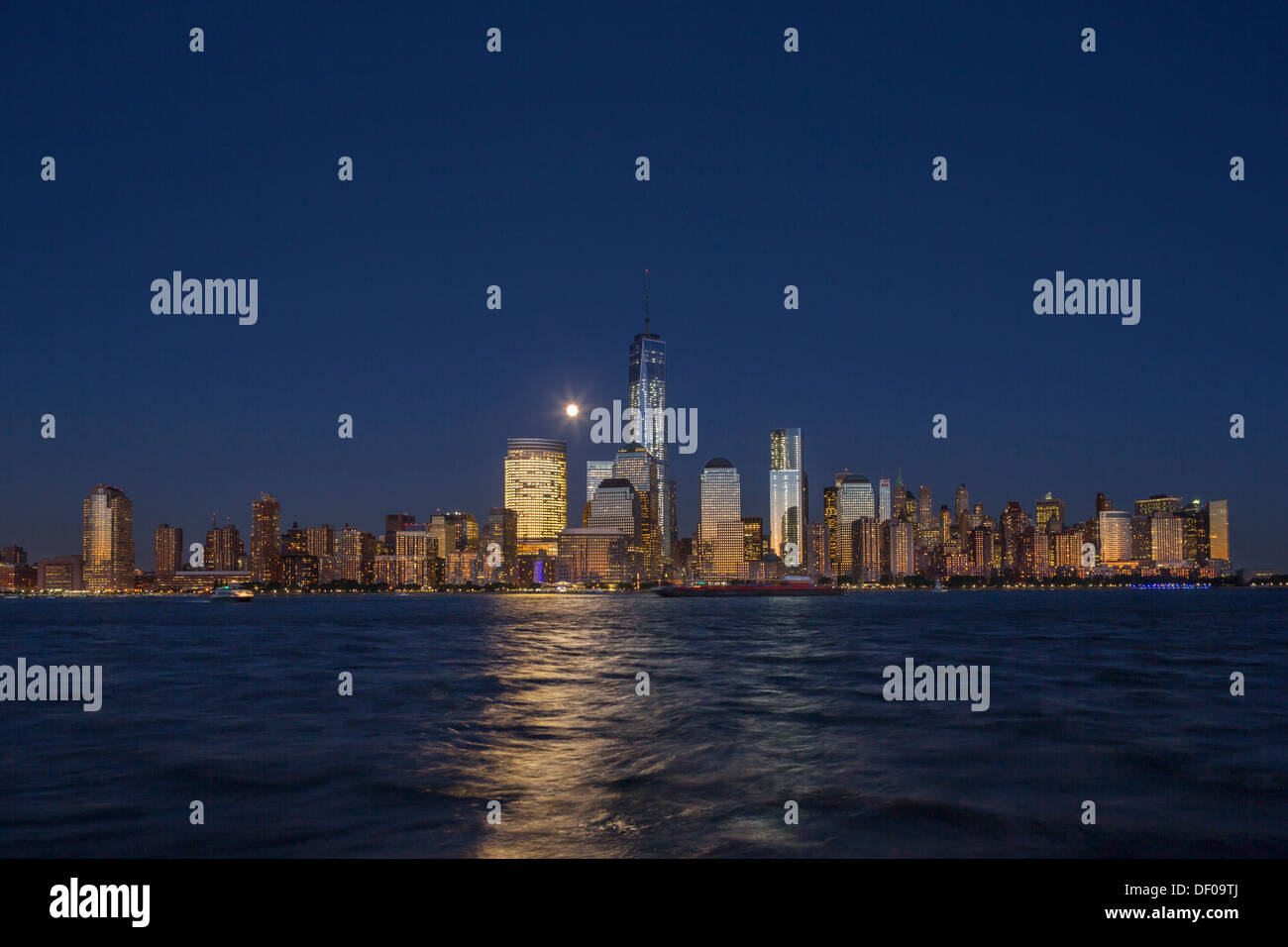 FULL MOON RISE DOWNTOWN SKYLINE HUDSON RIVER MANHATTAN NEW YORK CITY ...