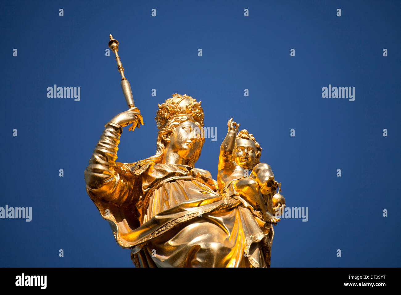Golden virgin mary hi-res stock photography and images - Alamy