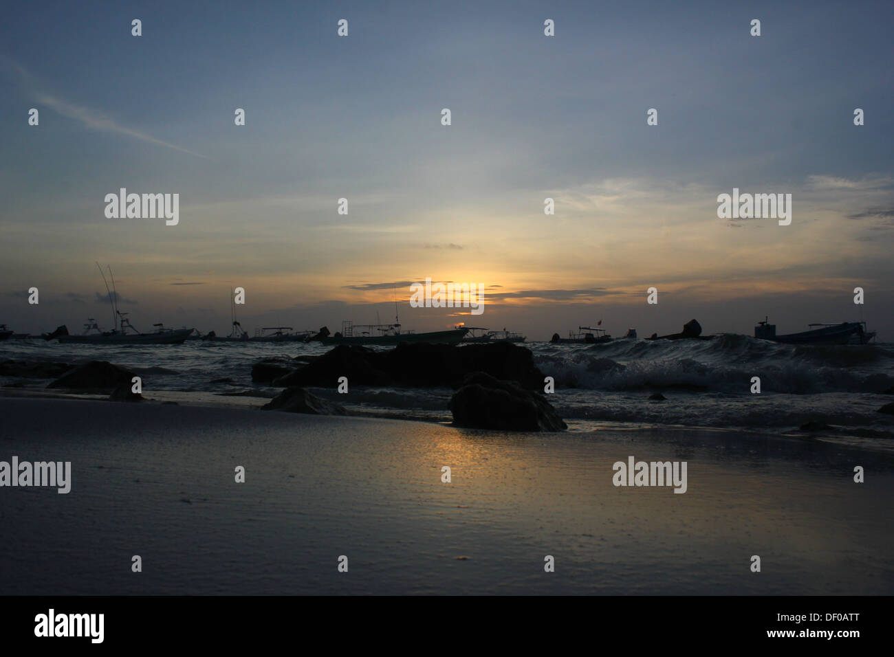 Caribbean coast sunrise hi-res stock photography and images - Alamy
