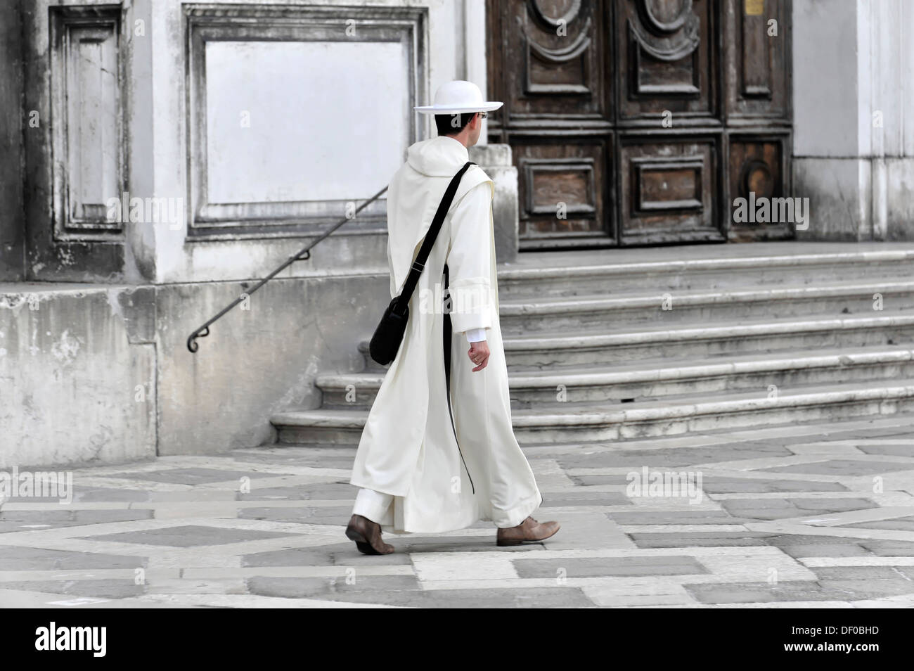 Priest europe hi-res stock photography and images - Alamy