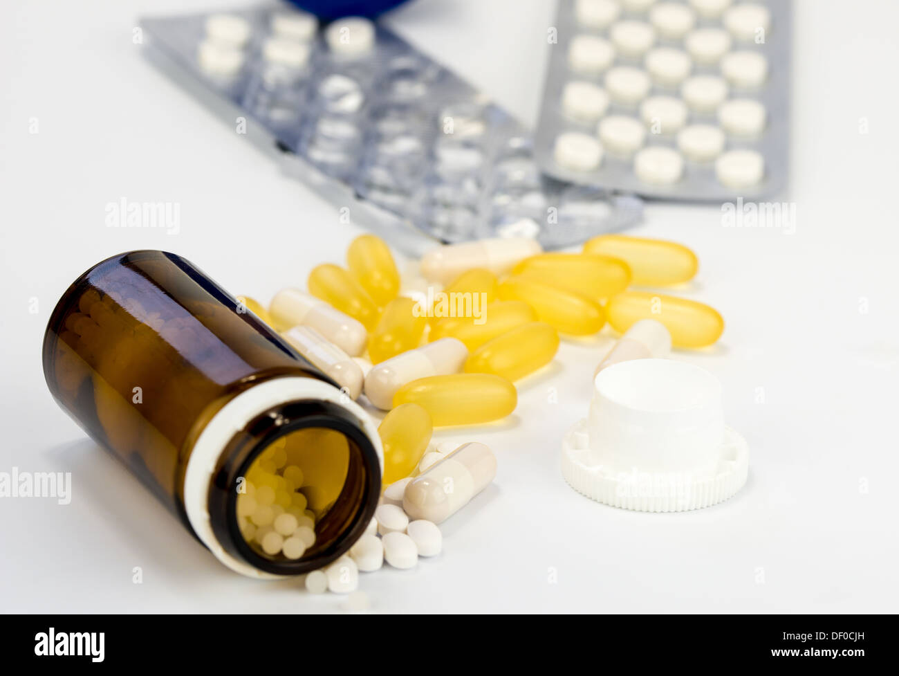 Painkiller tablets hi-res stock photography and images - Alamy