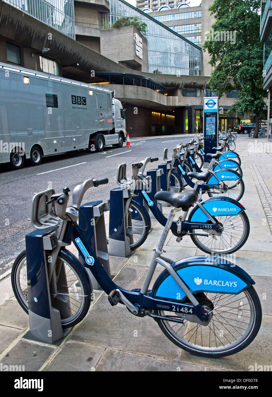 Cycle hire station hi-res stock photography and images - Alamy