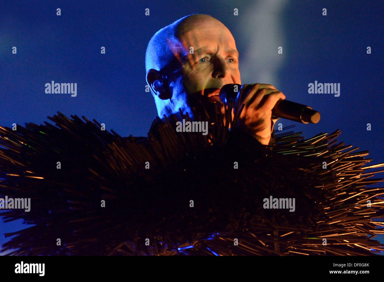 Electronic pop hi-res stock photography and images - Alamy