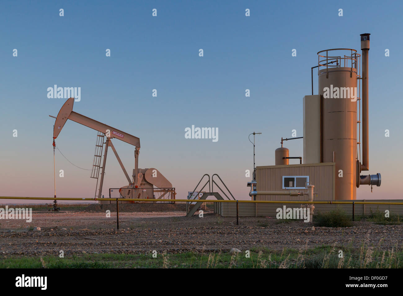 Oil field industry hi-res stock photography and images - Alamy