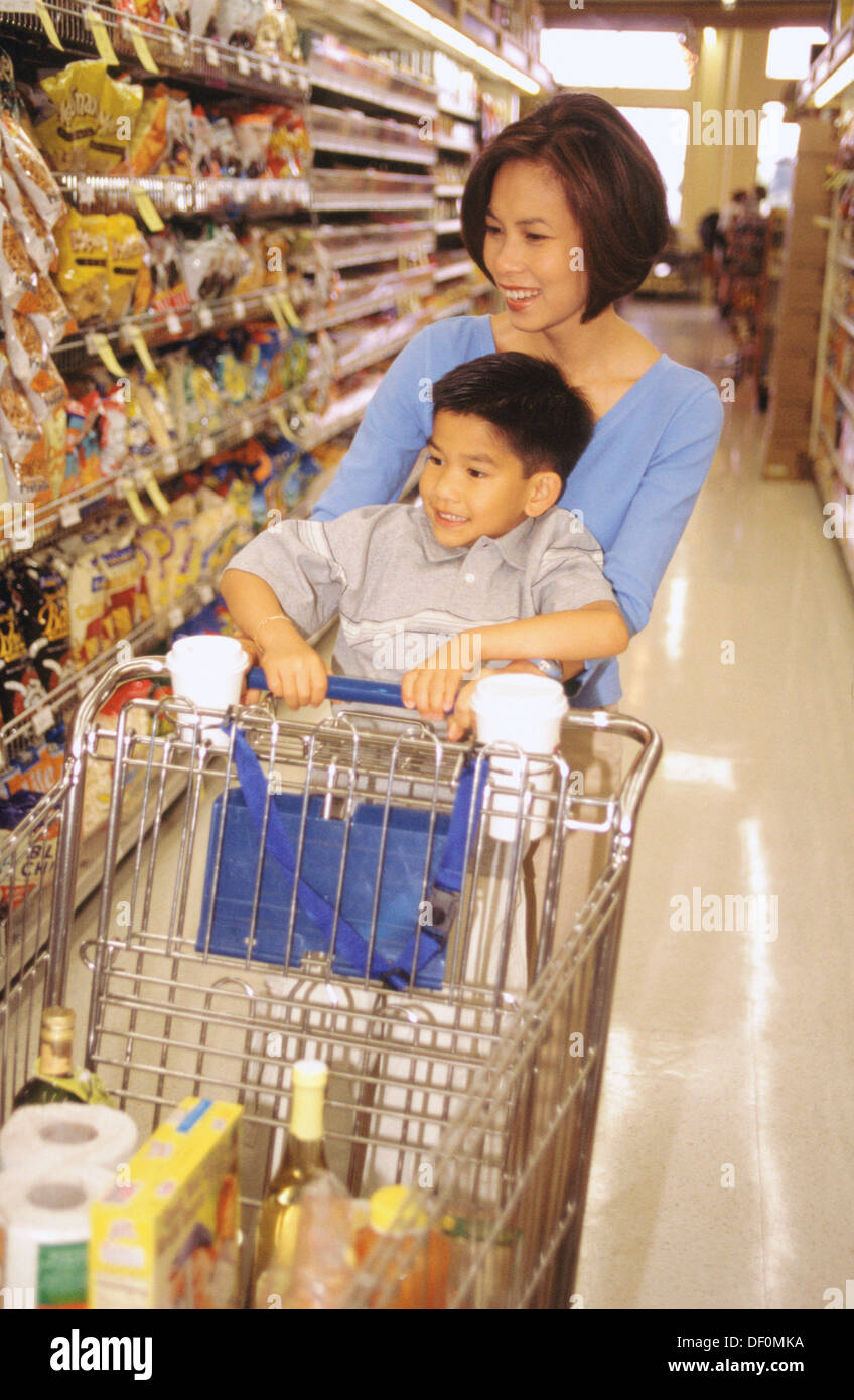 Boy grocery shopping hi-res stock photography and images - Alamy