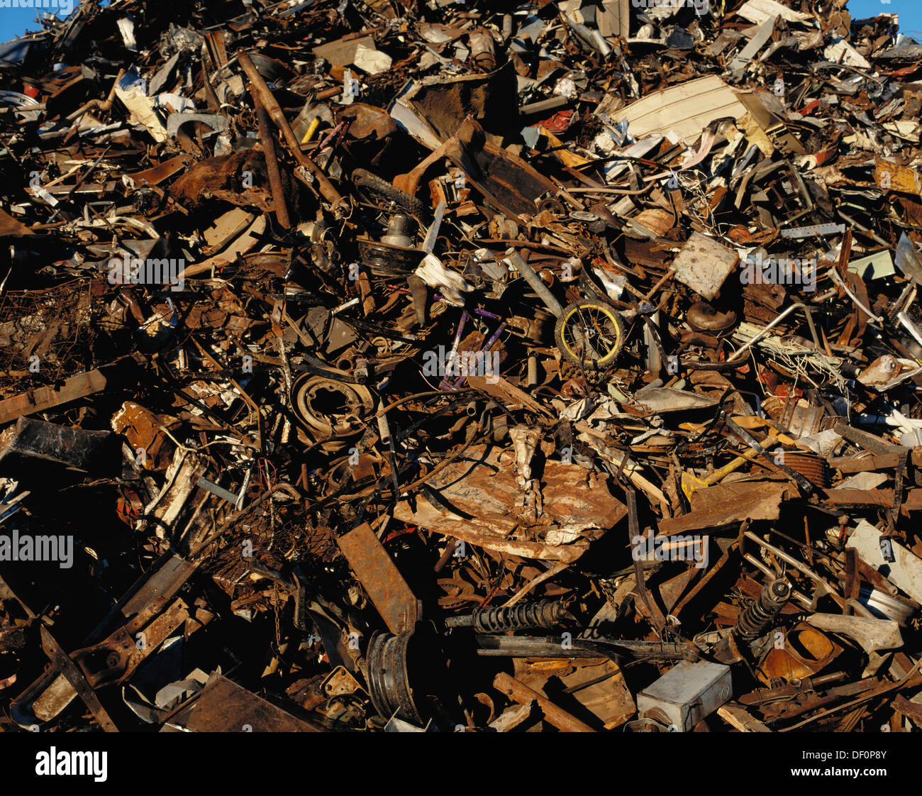 Pile of scrap metal Stock Photo - Alamy