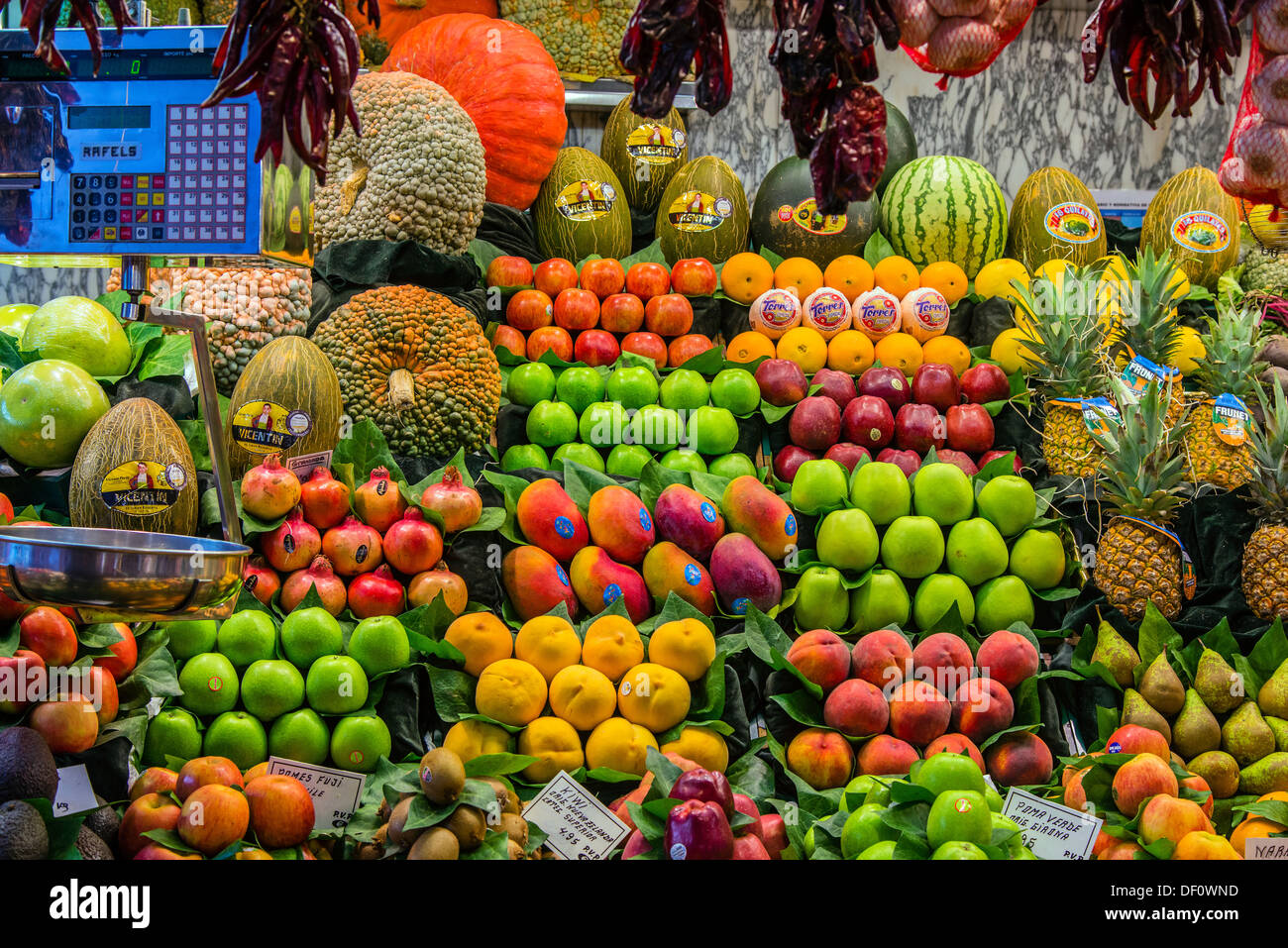 Fruits stall hi-res stock photography and images - Alamy