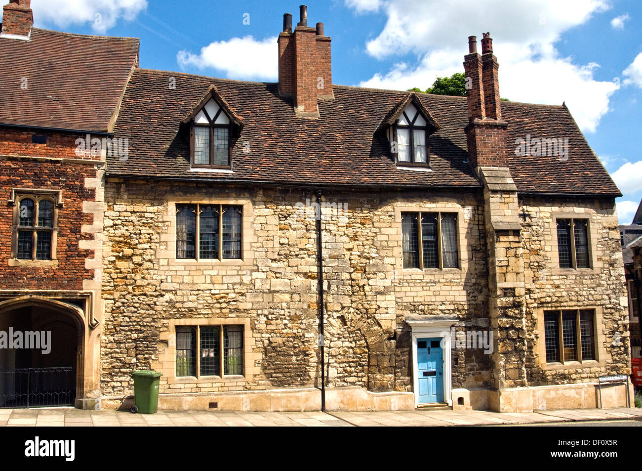 Lincoln shire old stone house Stock Photo - Alamy