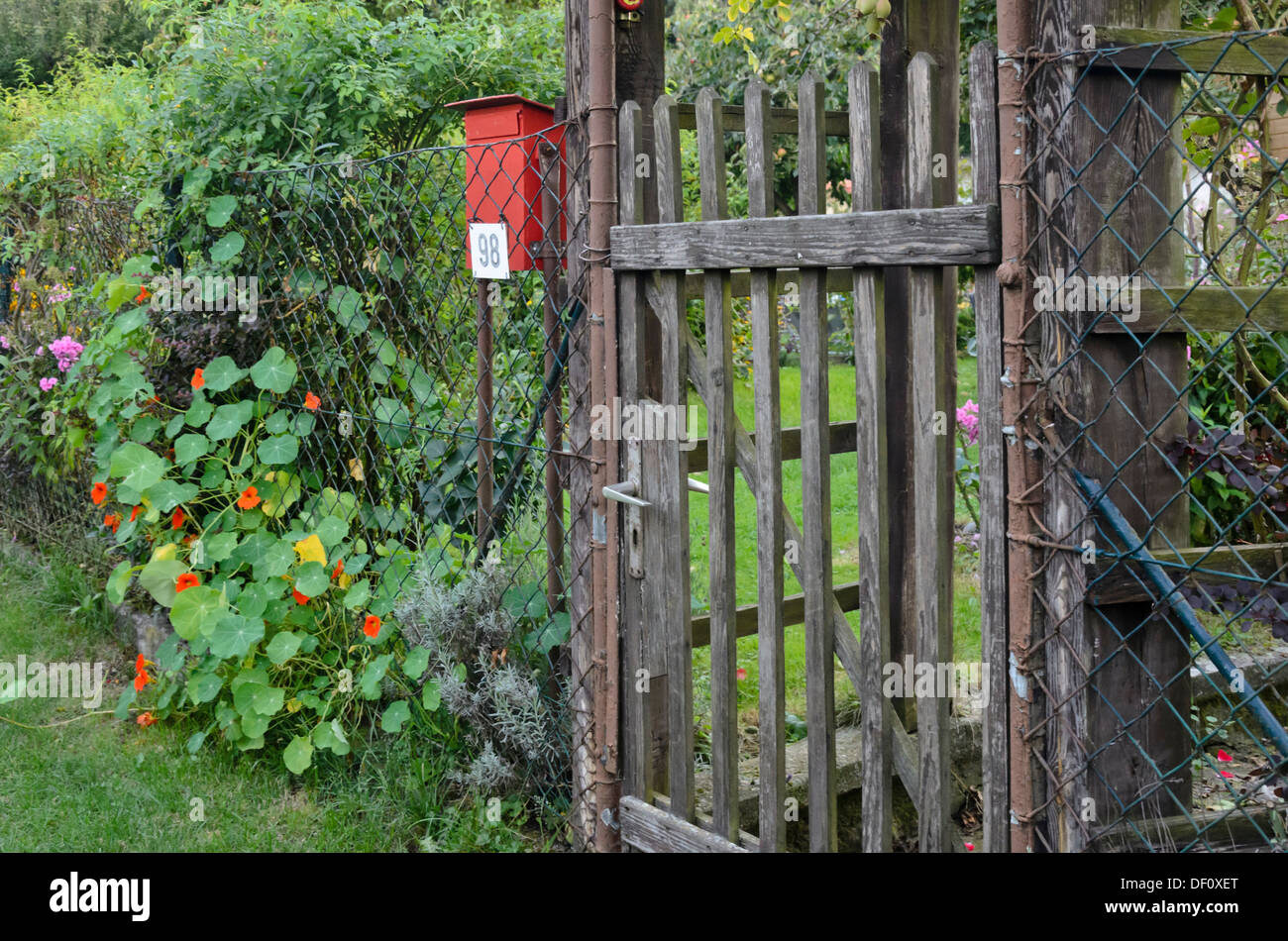 Garden gate hi-res stock photography and images - Alamy