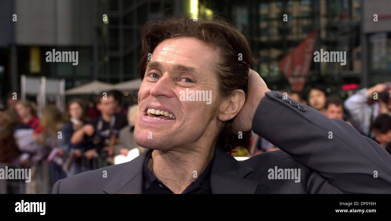 Willem dafoe premiere spiderman in hi-res stock photography and images ...