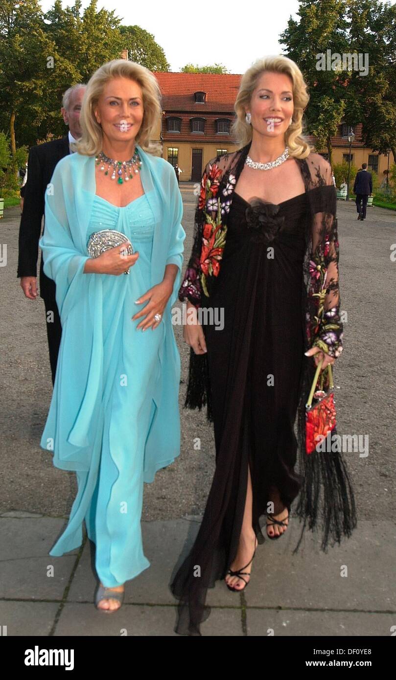 Begum Inaara Aga Khan (r) and her mother Renate Thyssen-Henne (l) at ...