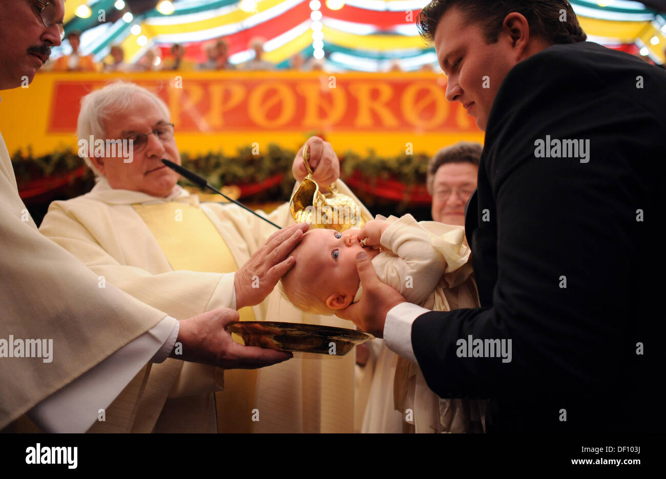 Munich, Germany. 26th Sep, 2013. Father Paul Schaeferskuepper (2-L ...