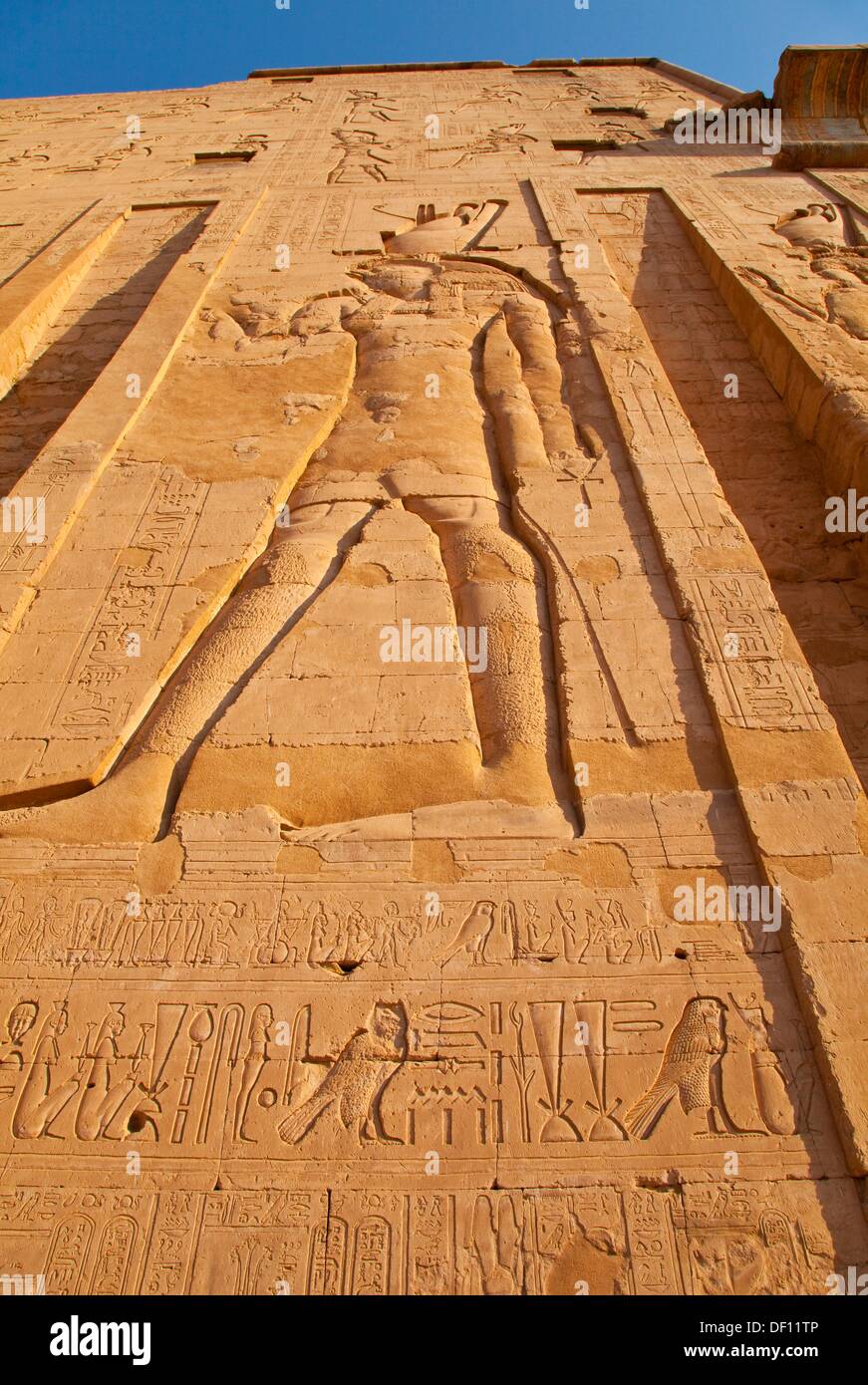 The falcon god horus hi-res stock photography and images - Alamy