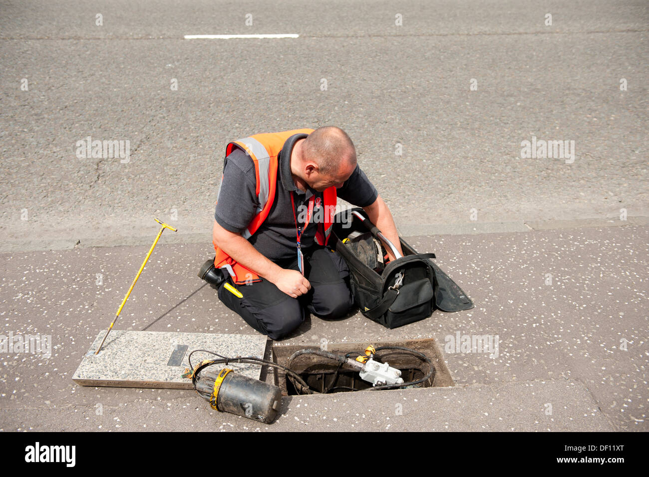 Manhole worker hi-res stock photography and images - Alamy