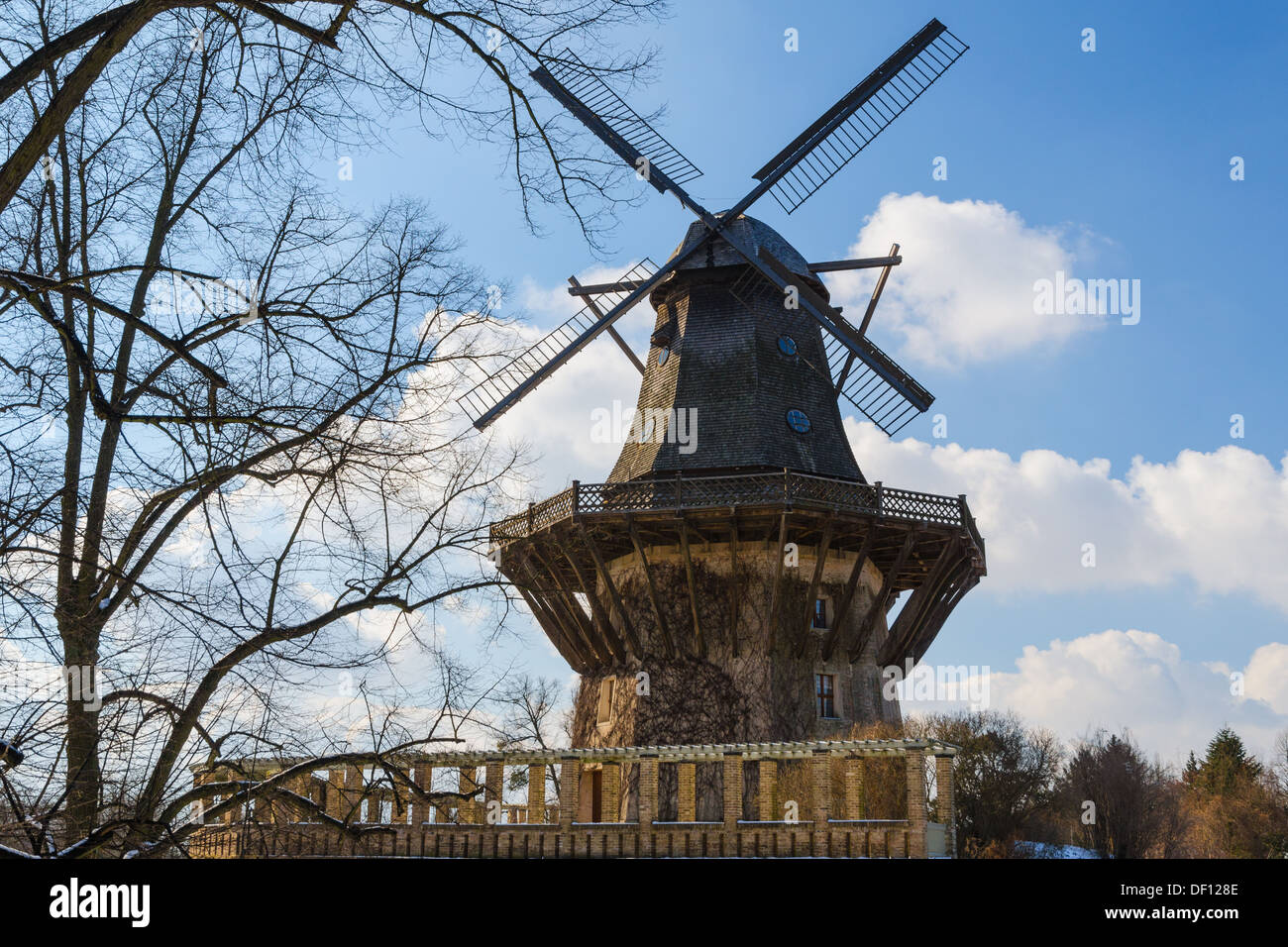 Sky traditional hi-res stock photography and images - Alamy