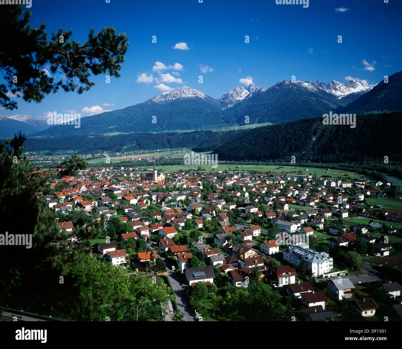 Zirl hi-res stock photography and images - Alamy