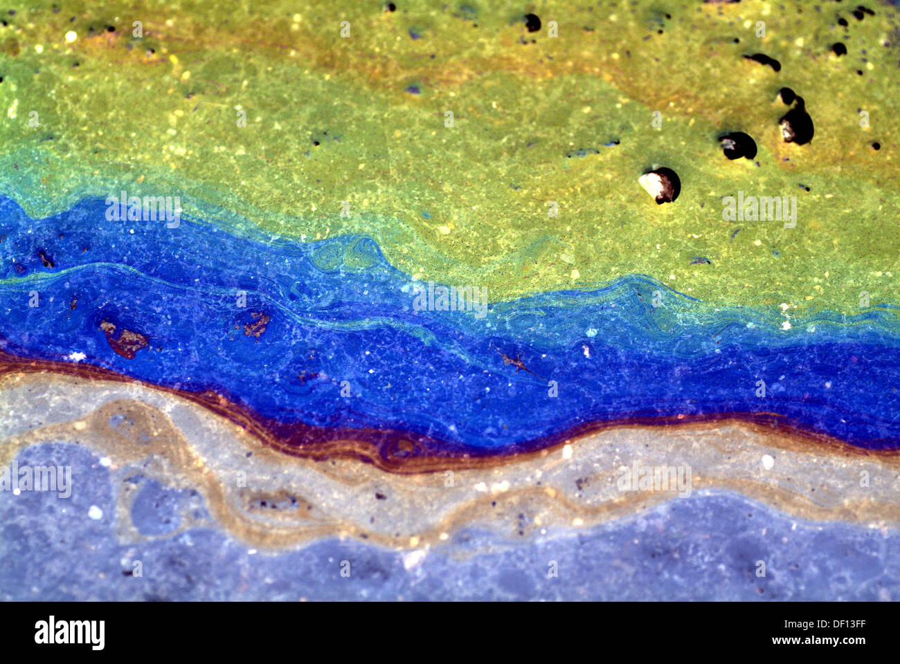 Natural color oil slick hi-res stock photography and images - Alamy