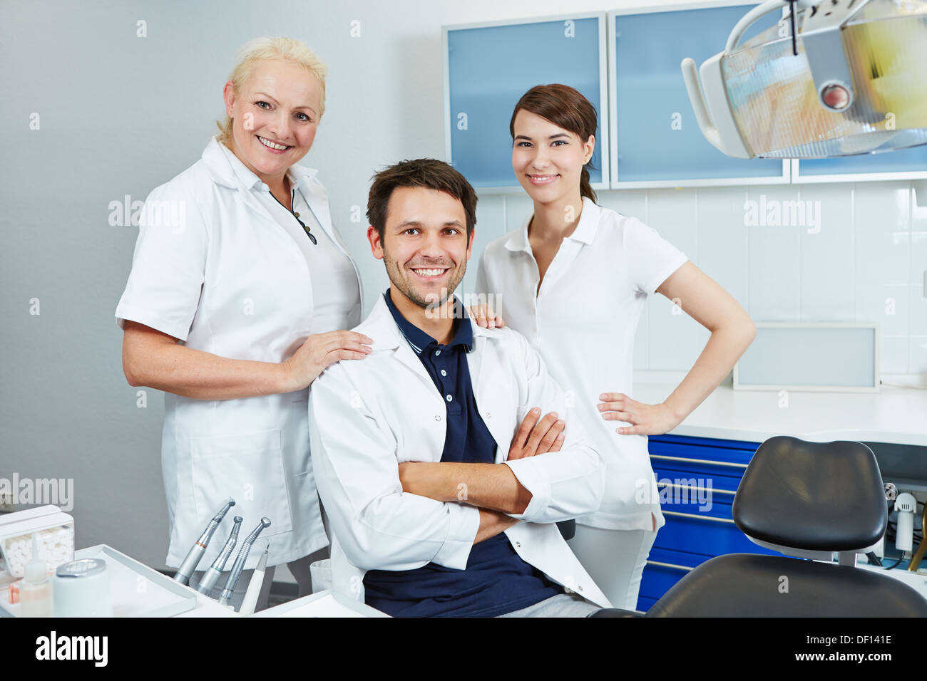 Dental assistants hi-res stock photography and images - Alamy