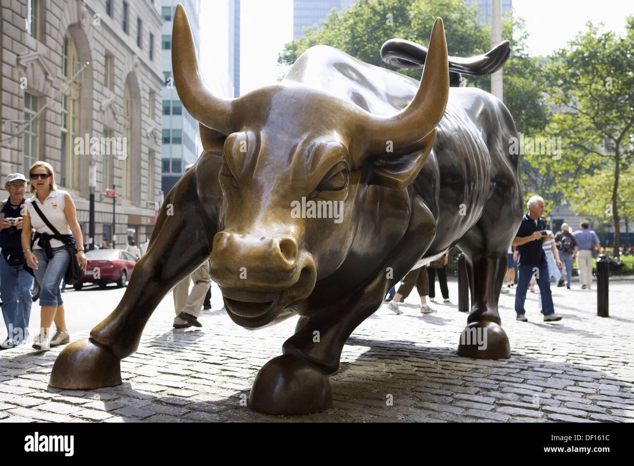 Charging bull wall street hi-res stock photography and images - Alamy