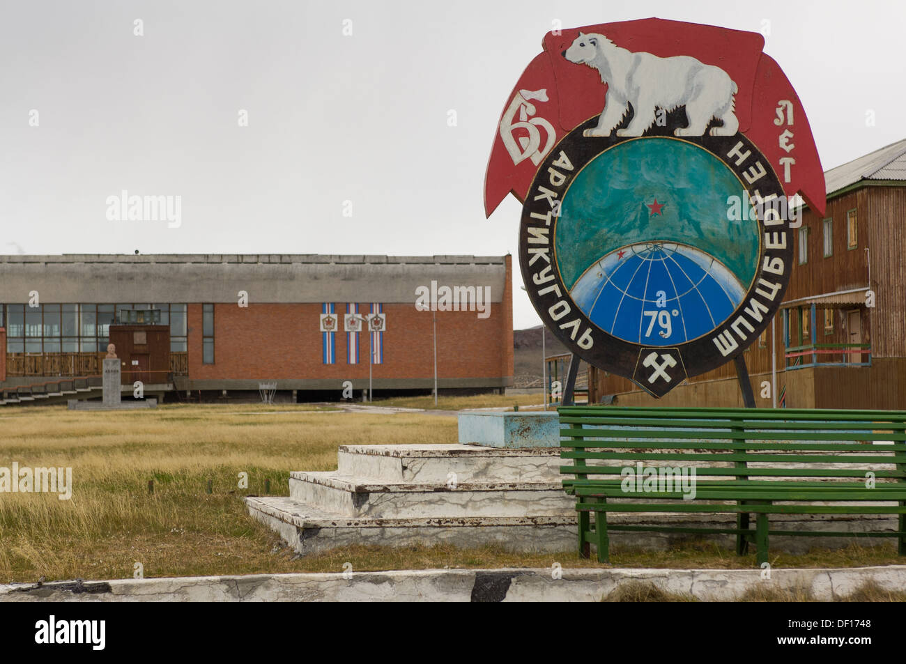 Polar bear sign in Russian Cyrillic, marking 79° north, with the ...