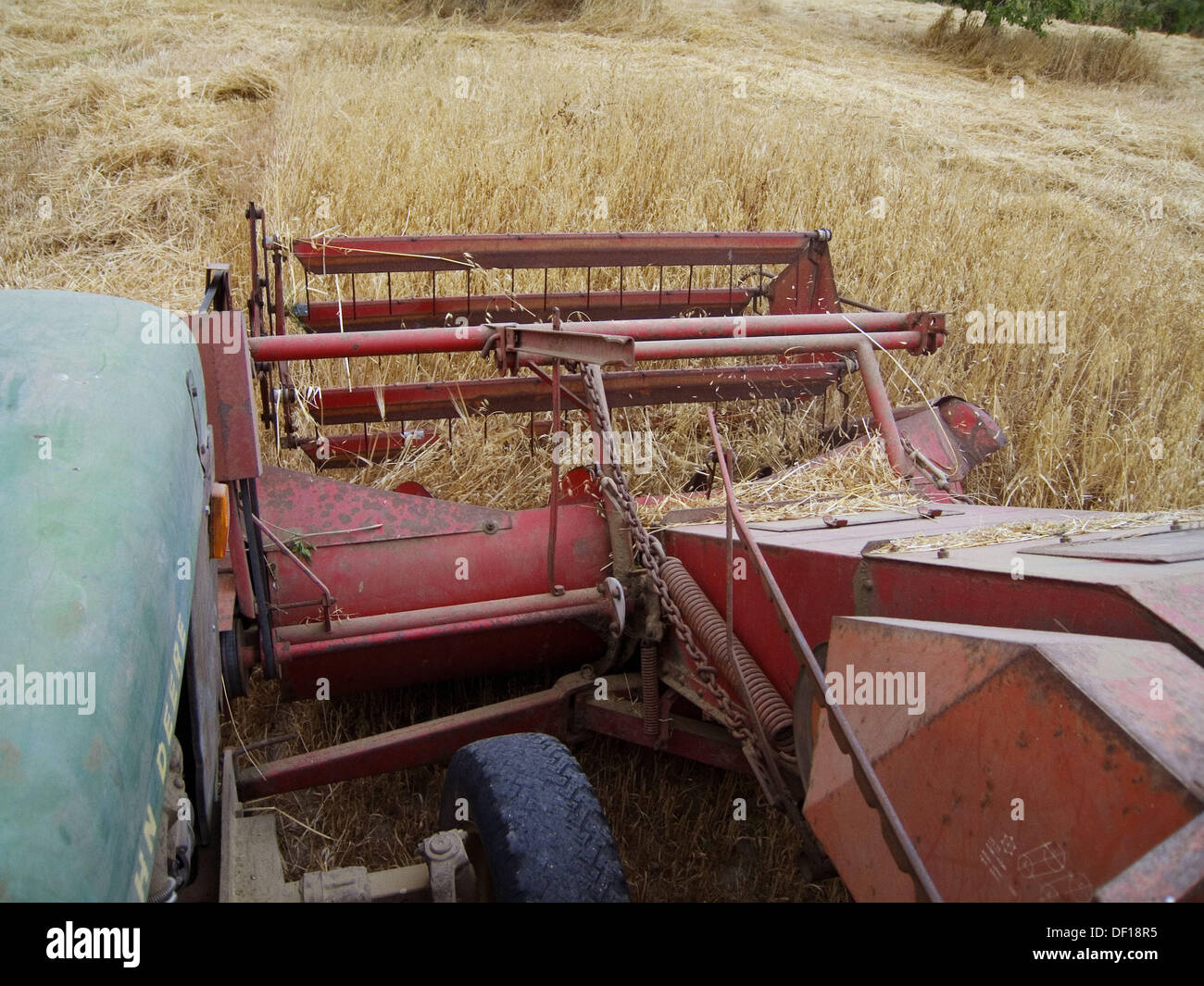Thresher threshing machine hi-res stock photography and images - Alamy