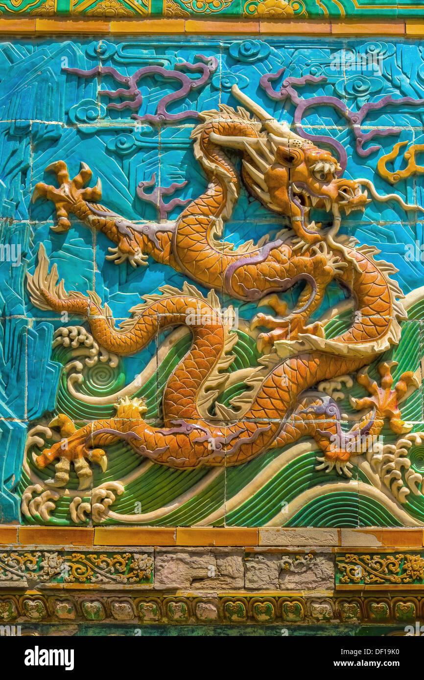 Nine dragons screen hi-res stock photography and images - Alamy