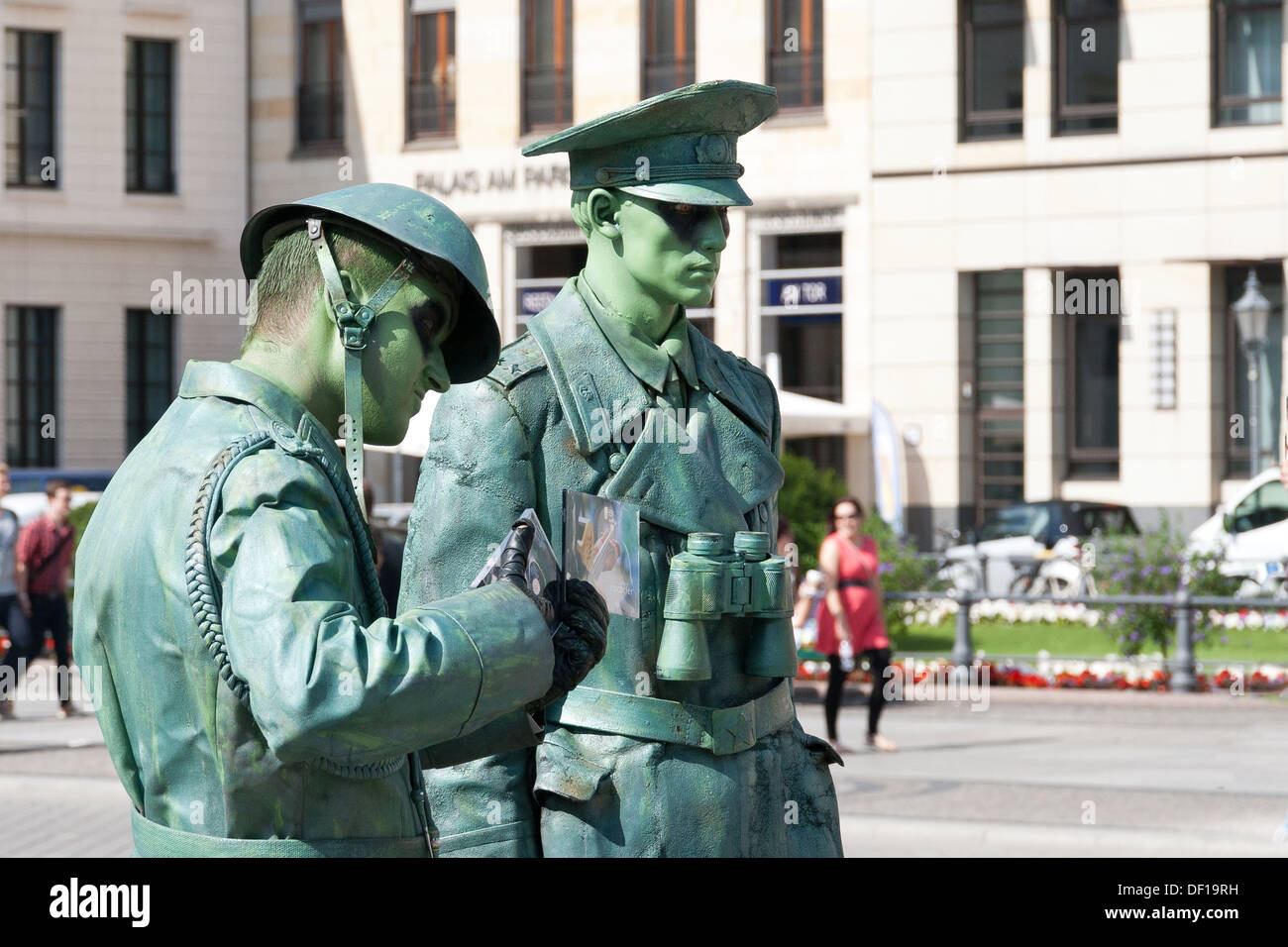 German soldier berlin wall hi-res stock photography and images - Alamy