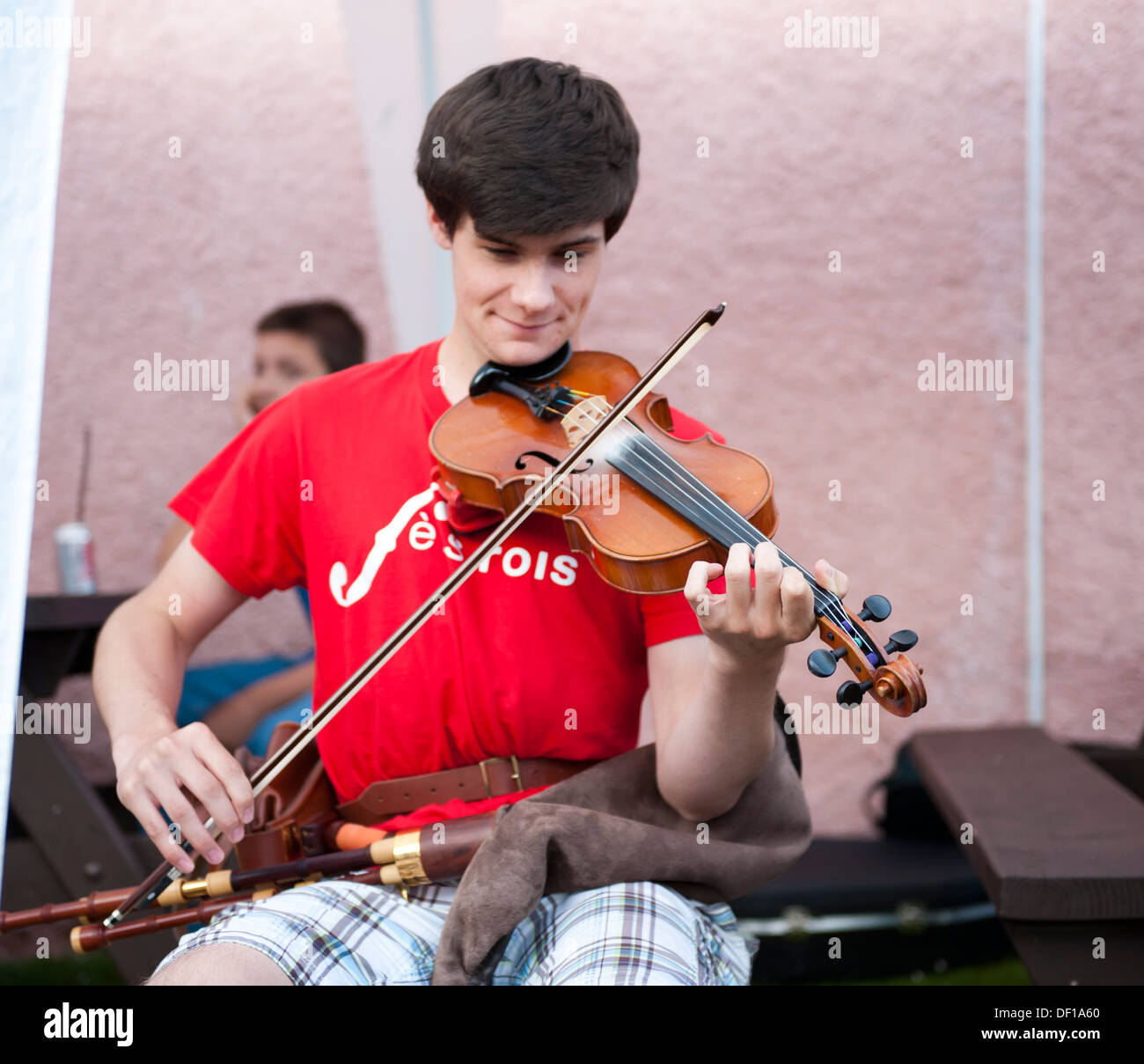 on the fiddle, holding lowland pipes Stock Photo - Alamy