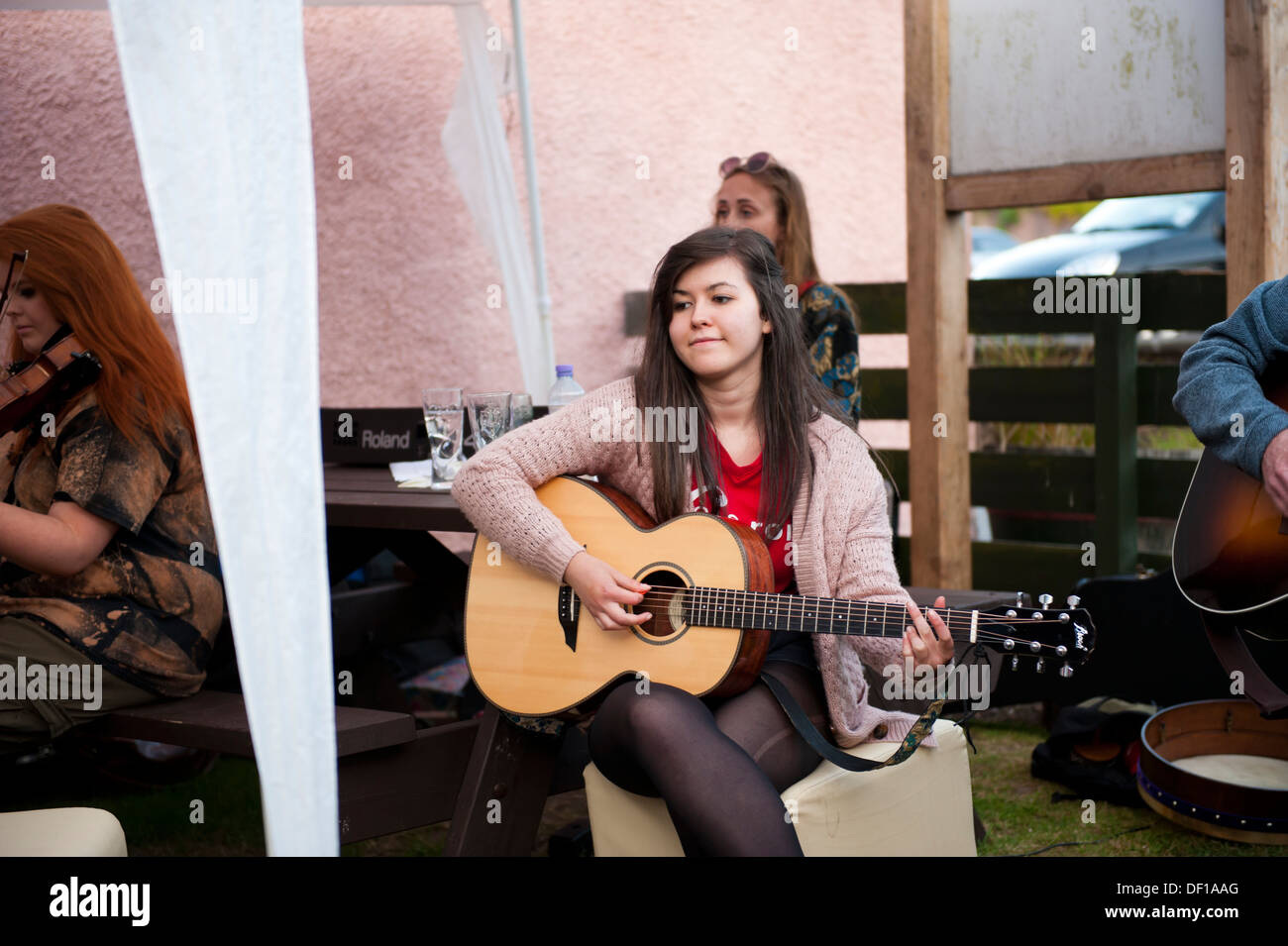 Girl smiling with acoustic guitar hi-res stock photography and images ...