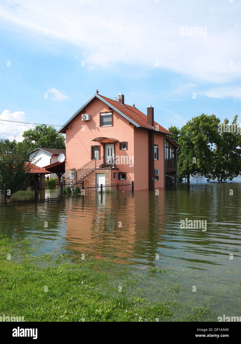 big flooded house with blue sky and white clouds in high water Stock ...