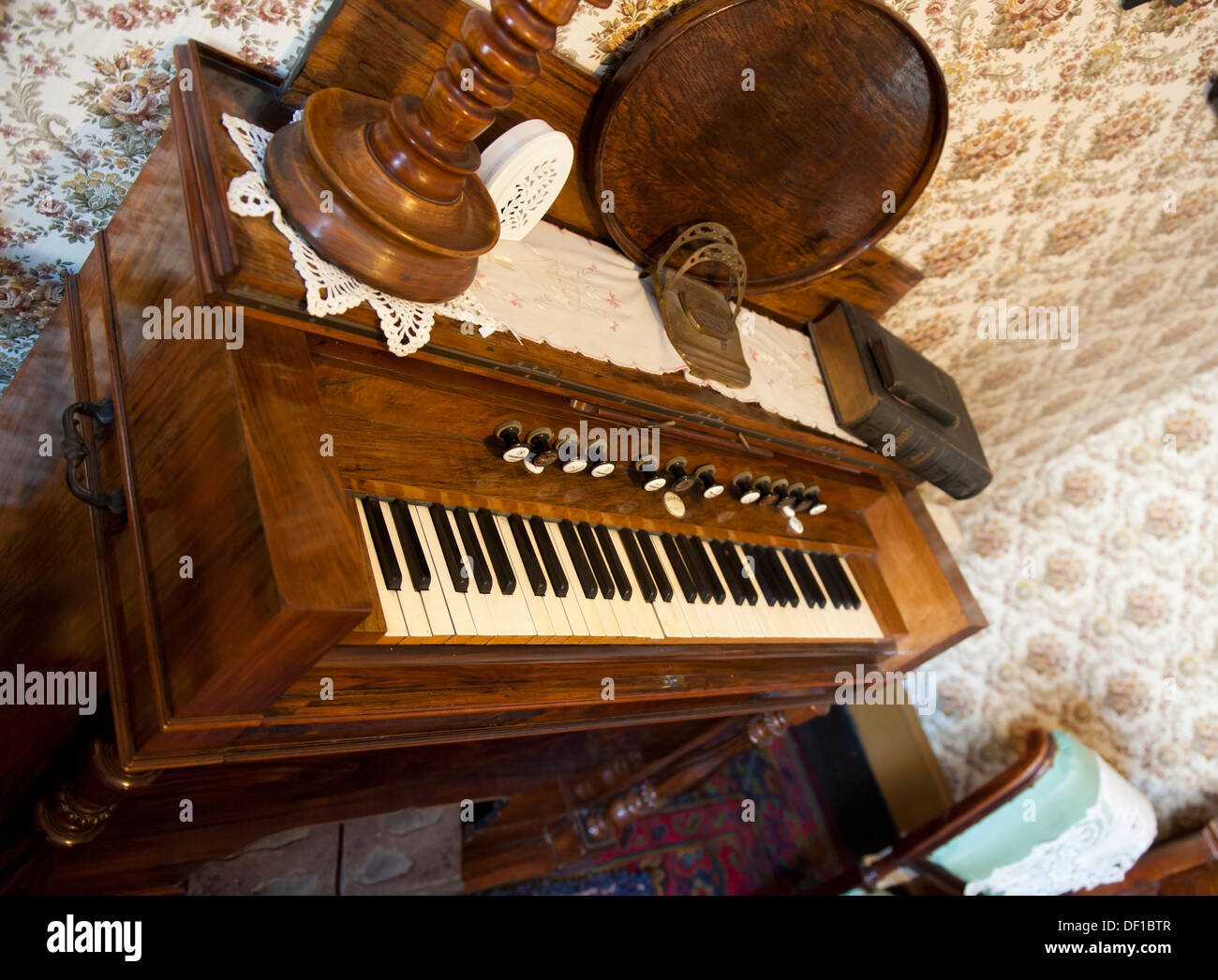 Antique organ hi-res stock photography and images - Alamy