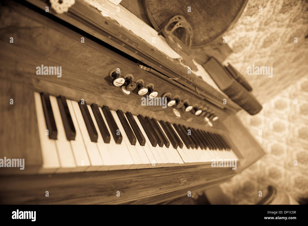 Antique organ hi-res stock photography and images - Alamy