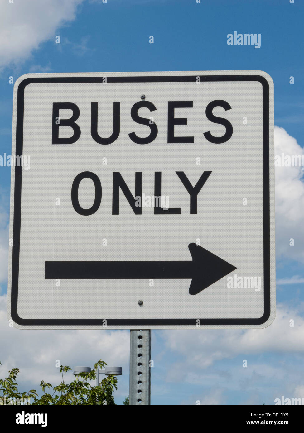 "Buses Only" and Arrow Traffic Sign. USA Stock Photo - Alamy