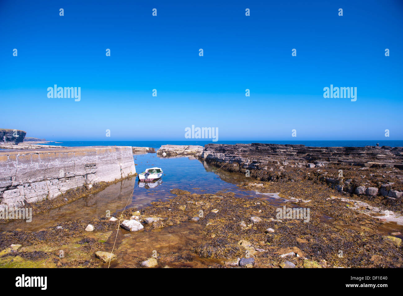 Boat rock hi-res stock photography and images - Alamy