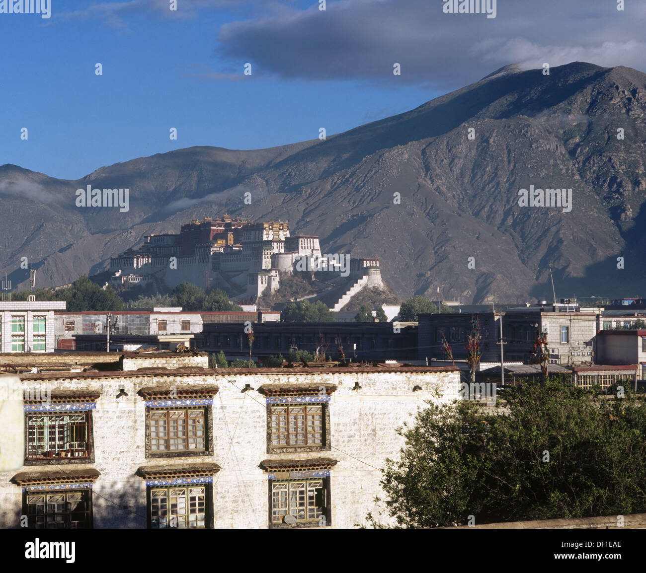 Lhasa tibet skyline hi-res stock photography and images - Alamy