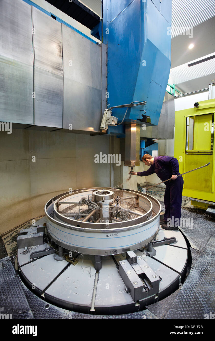 Vertical lathe hi-res stock photography and images - Alamy