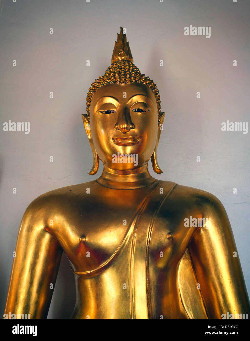 Gold buddha hi-res stock photography and images - Alamy