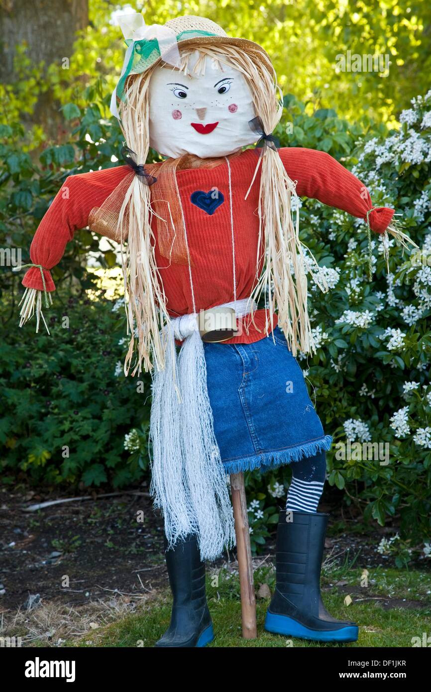 Children with scarecrow hi-res stock photography and images - Alamy