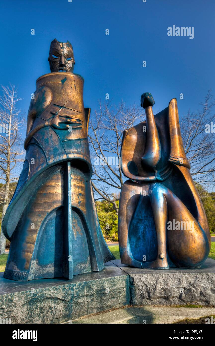 Maori family statue hi-res stock photography and images - Alamy