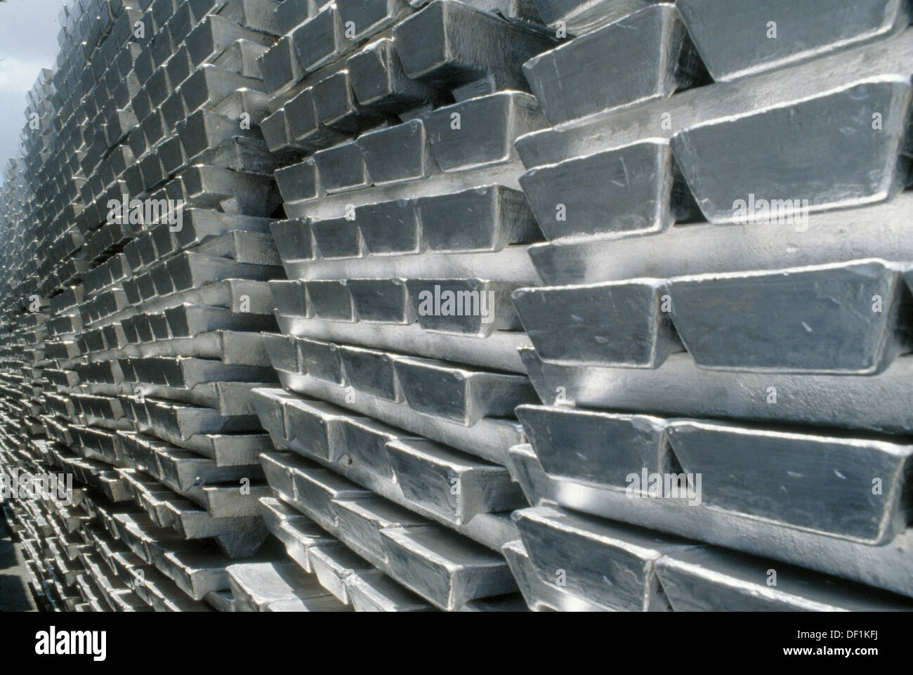 Aluminum bricks hi-res stock photography and images - Alamy