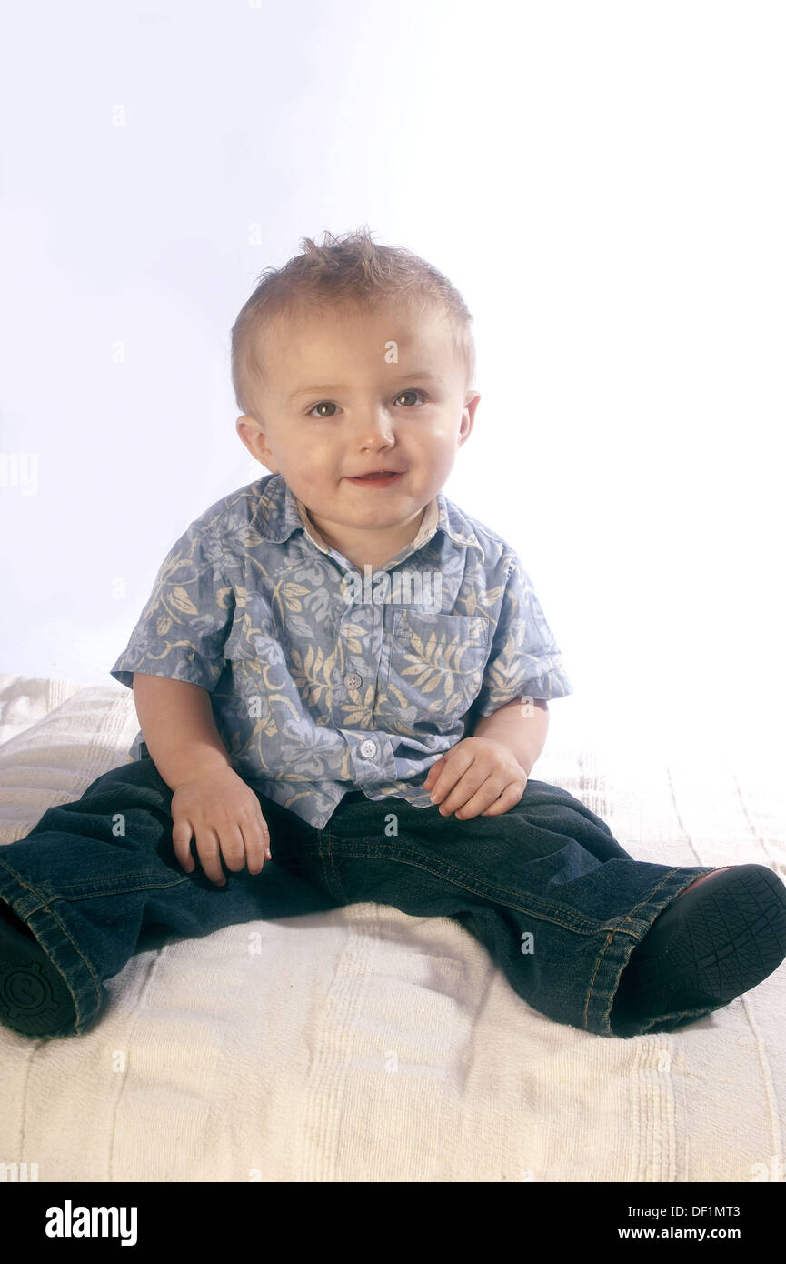 Sitting on bottom hi-res stock photography and images - Alamy