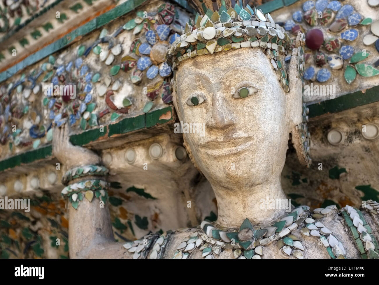 Thailand deva smile mosaic bangkok dawn hi-res stock photography and ...